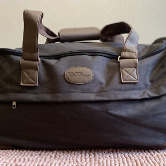 Bella Russo | Bags | Bella Russo Rolling Upright Carryon W Wheels ...
